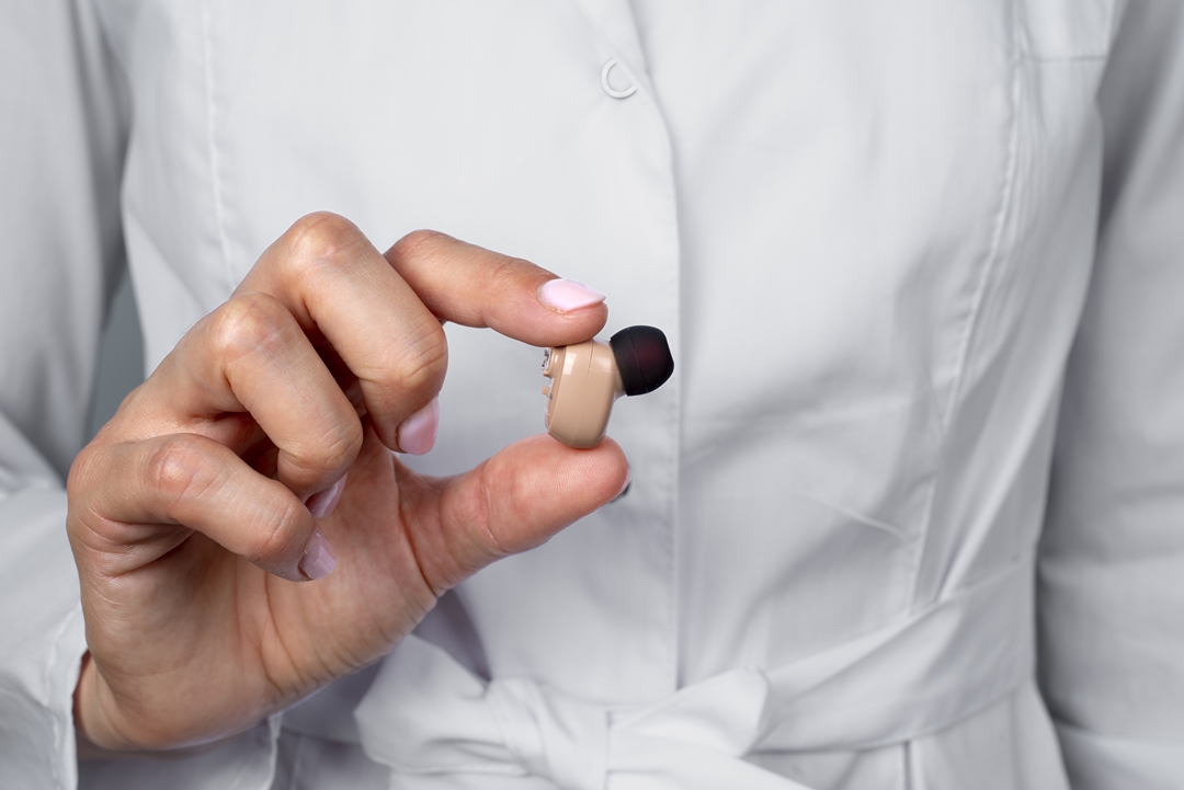 How to Change Hearing Aid Volume and Programs - ELHearing